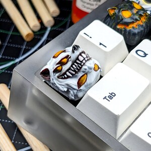 Mr Hunter "kitsune No Akuma" Keycap. Artisan Keycaps Chainsaw Man Fox ...