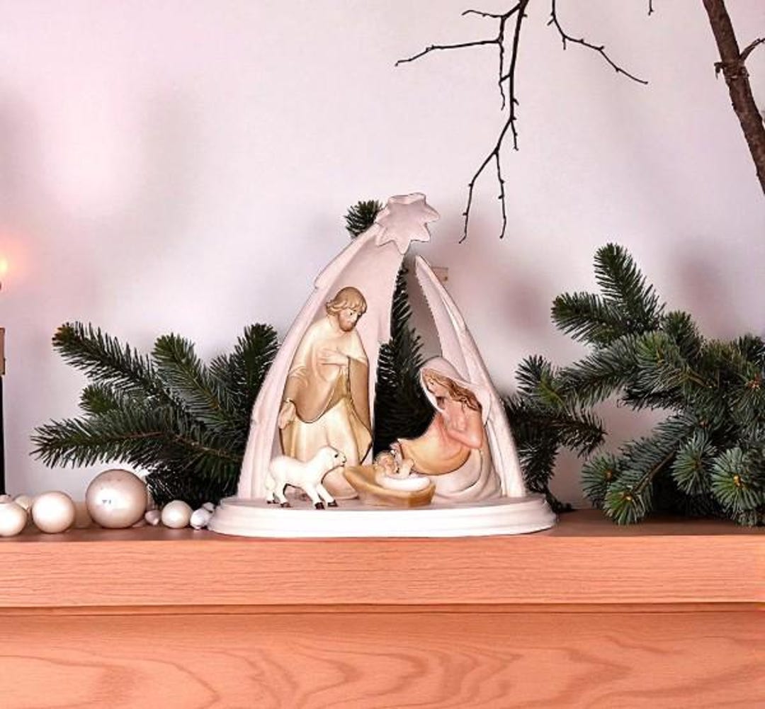 Small Nativity Scene Holy Family in Wood | Made in Val Gardena | Modern ...