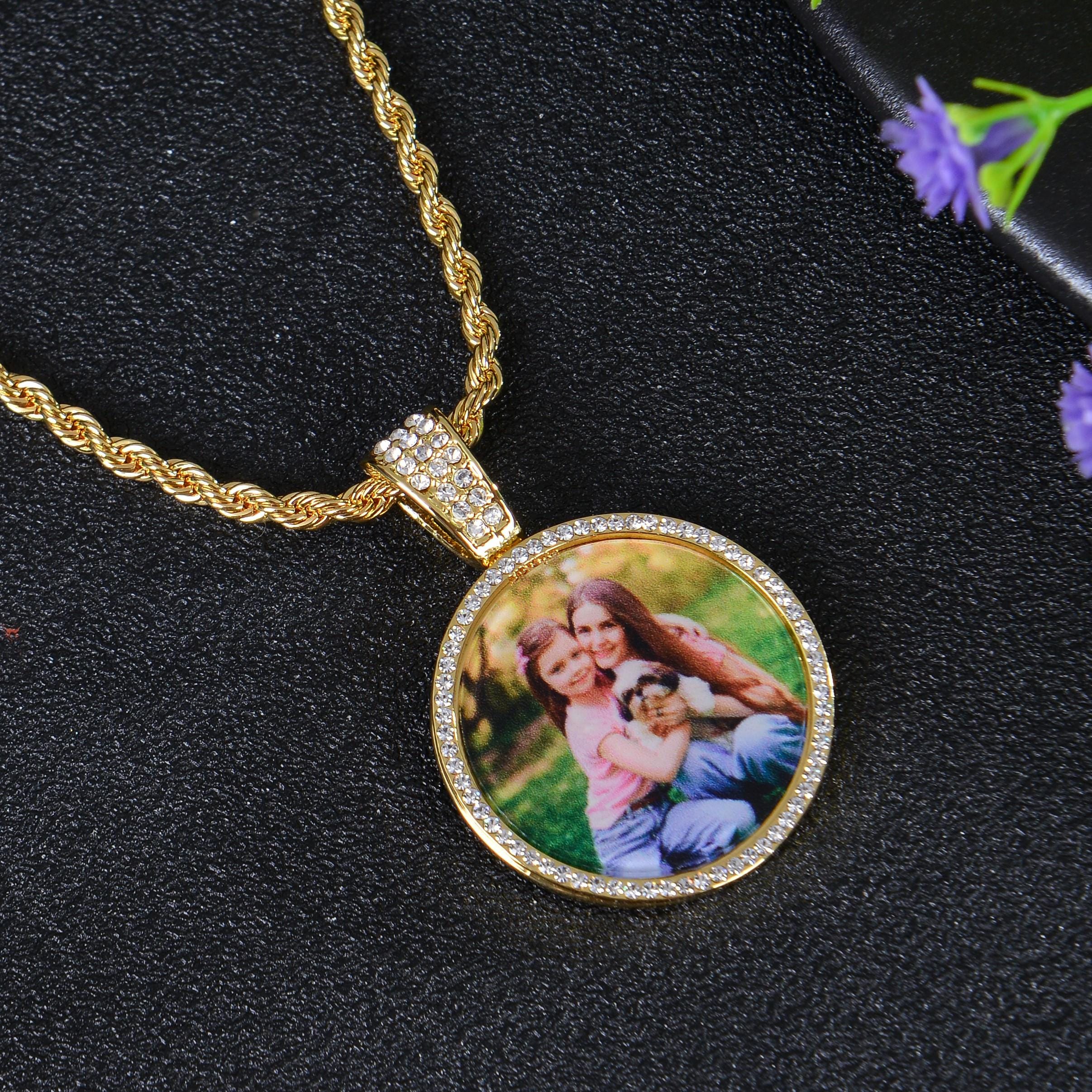 Personalized Diamond Photo Pendant: Custom Circle Locket - Etsy