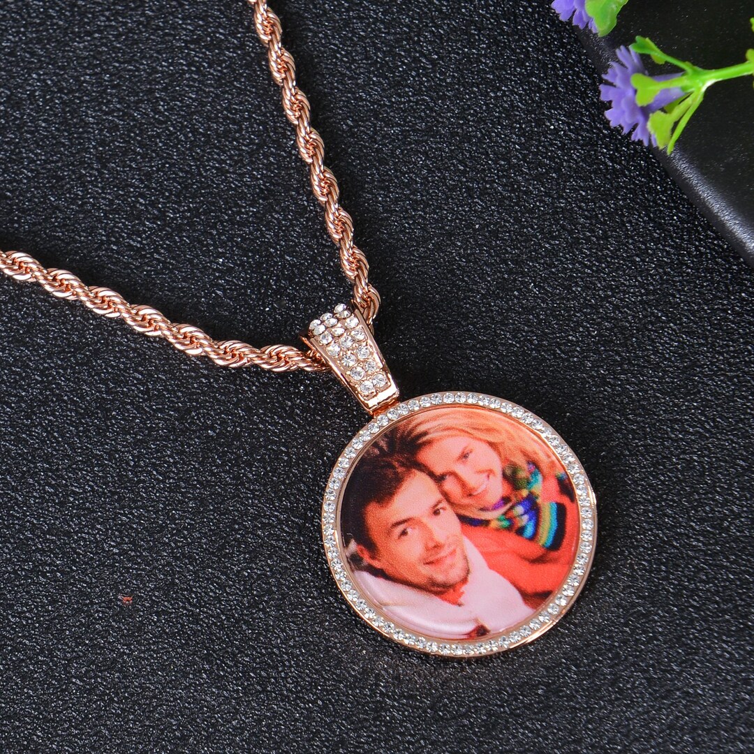 Personalized Diamond Photo Pendant: Custom Circle Locket - Etsy