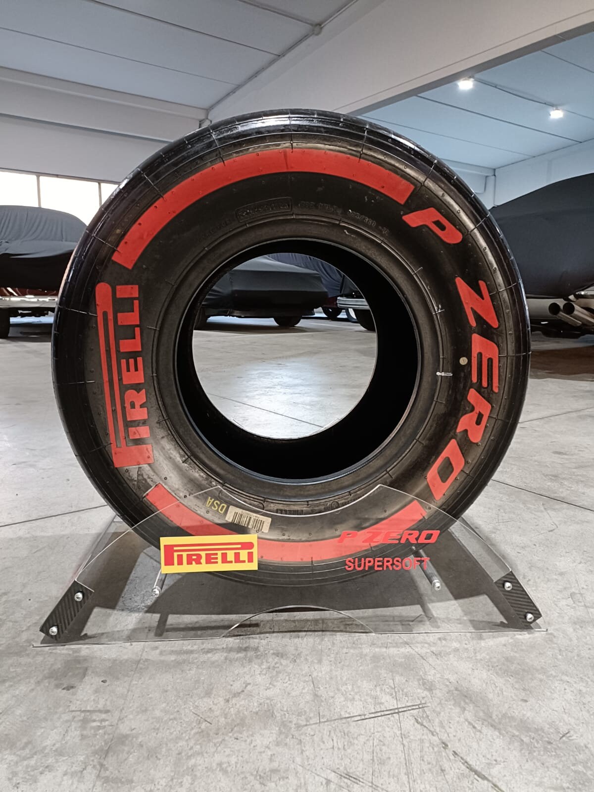 Tire F1 Wheel Formula 1 Slick Supersoft Red Front Tire Display Stand ...