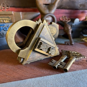 Dungeon Triangle Lock - Etsy