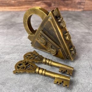 Dungeon Triangle Lock - Etsy