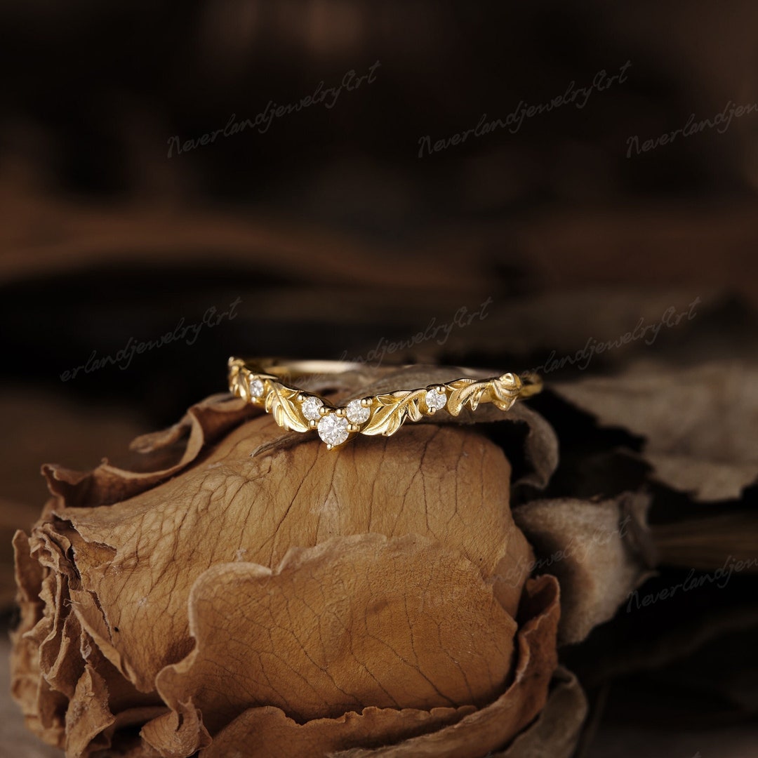 Vintage Diamond Leaf Wedding Ring Gold Engraving Wedding Band Moissanite Curved Stacking Wedding ...