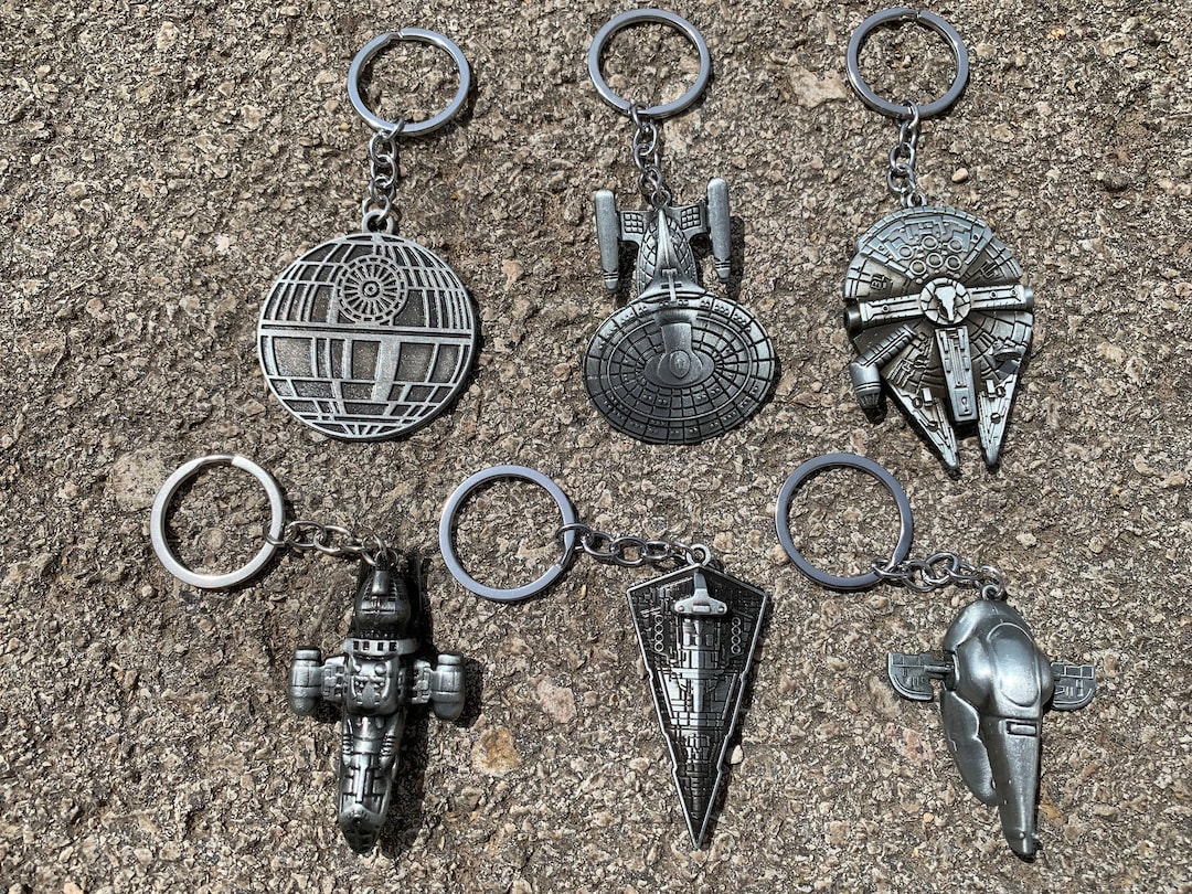 Star Wars Spaceship Keychain Millenium Falcon, Death Star, Star Wars ...