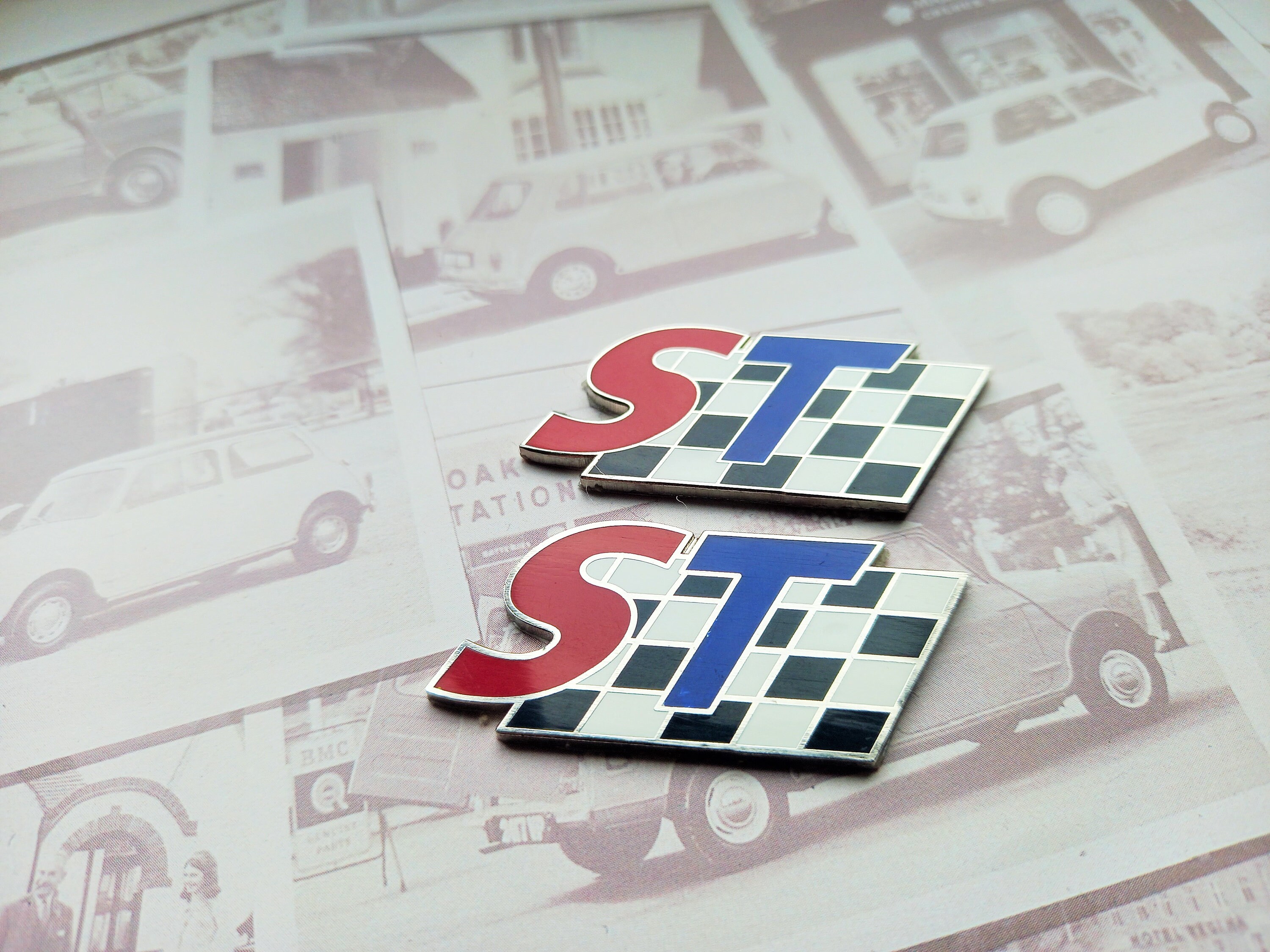 Classic Mini Cooper S MG MGB Vintage Car Badge Special Tuning St High ...