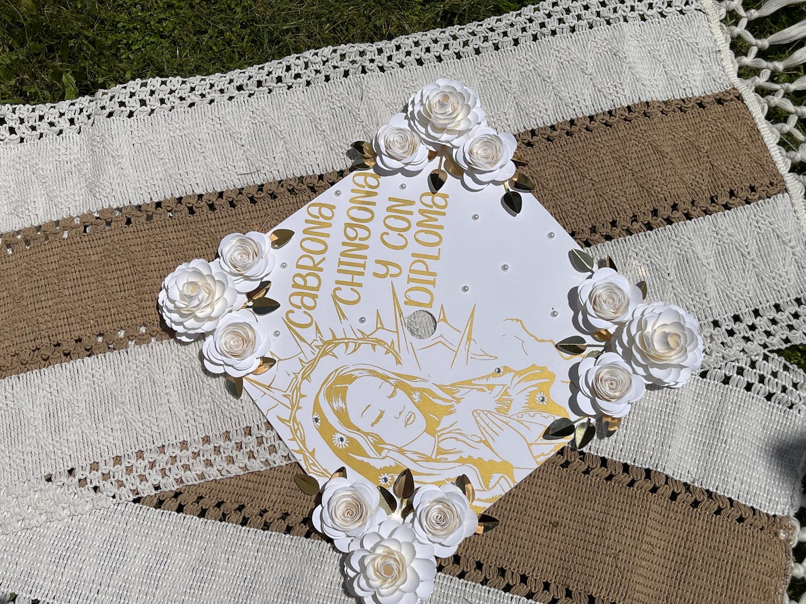 Graduation Cap Topper Class of 2025 White Glitter Grad Cap Topper ...
