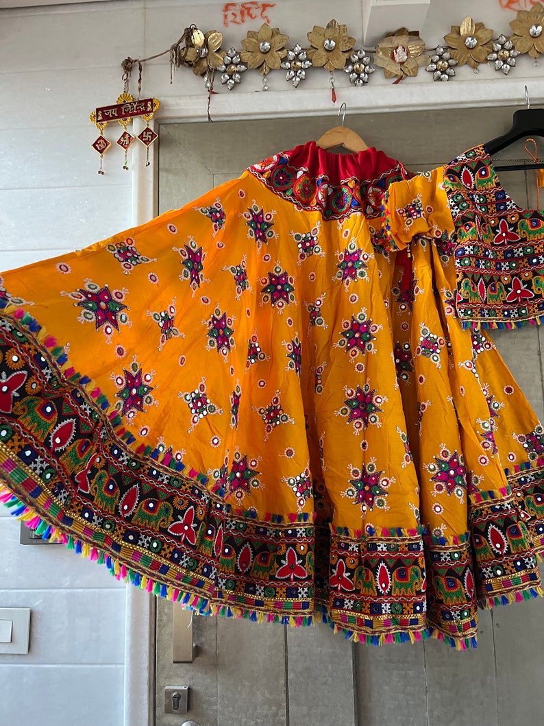 Yellow Mirror Work Ghaghra Choli/garba Chaniya Choli/gujrati Lehenga ...