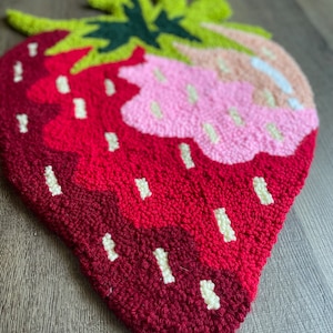 Large Strawberry Accent Rug | Hand-tufted Carpet - Etsy