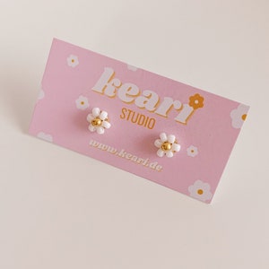 Keari - Stud Earrings in Gold With White Flowers, Daisy Earrings ...