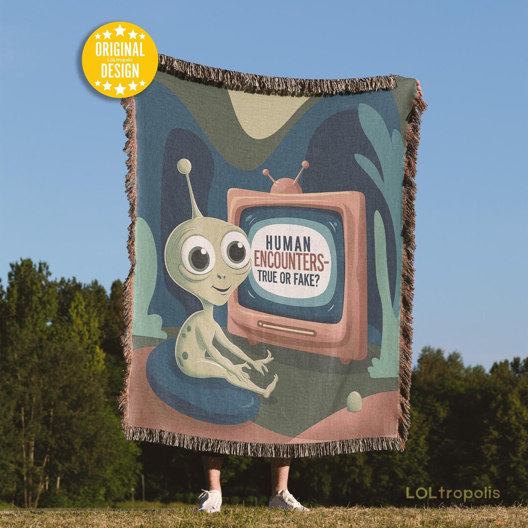 Alien Watching Human TV Reality Show Woven Blanket Alien Art, Throw ...
