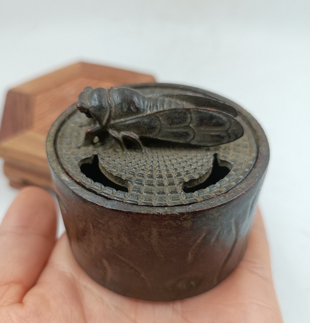 Retro Copper Exquisite Cicada Cover Cylinder Sculpture Incense Burner ...