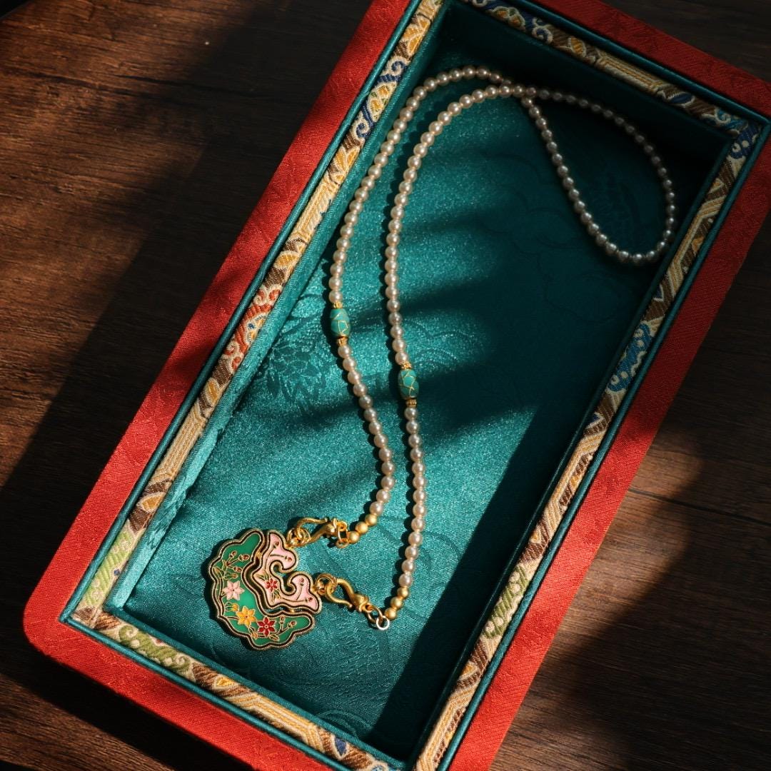 Traditional Chinese Longevity Lock Pendant - Etsy