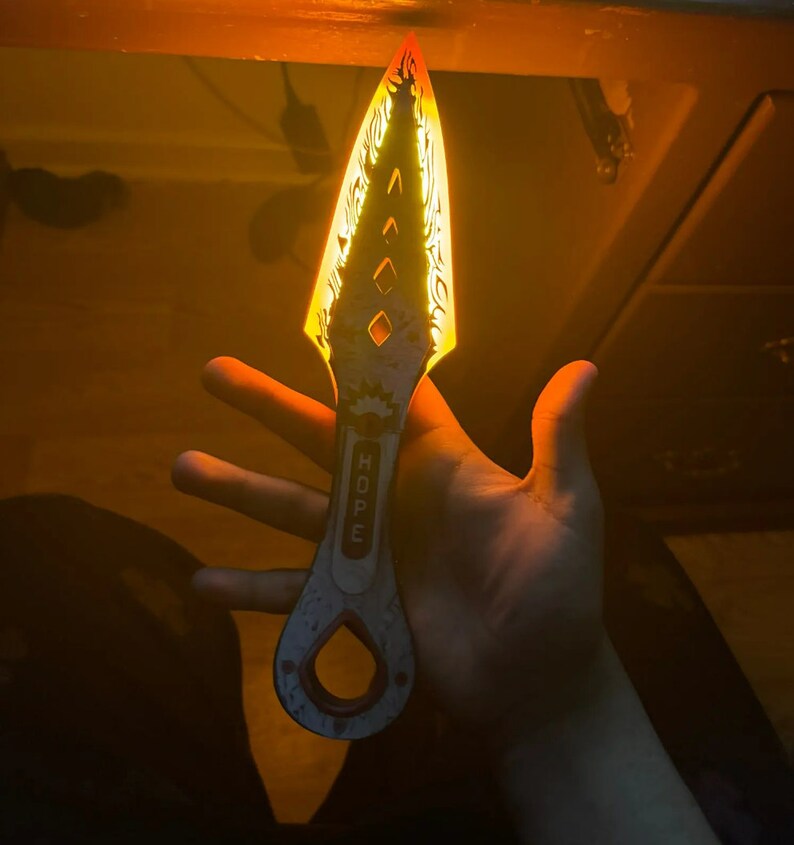 Apex Wraith Heirloom With Light 12 Inch / 30 CM. Leds Fidget Toy. Video ...