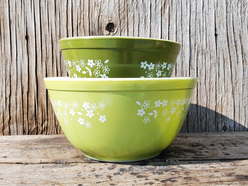 Pyrex Mixing Bowls, Set of 2, Crazy Daisy Pattern, Spring Blossom ...