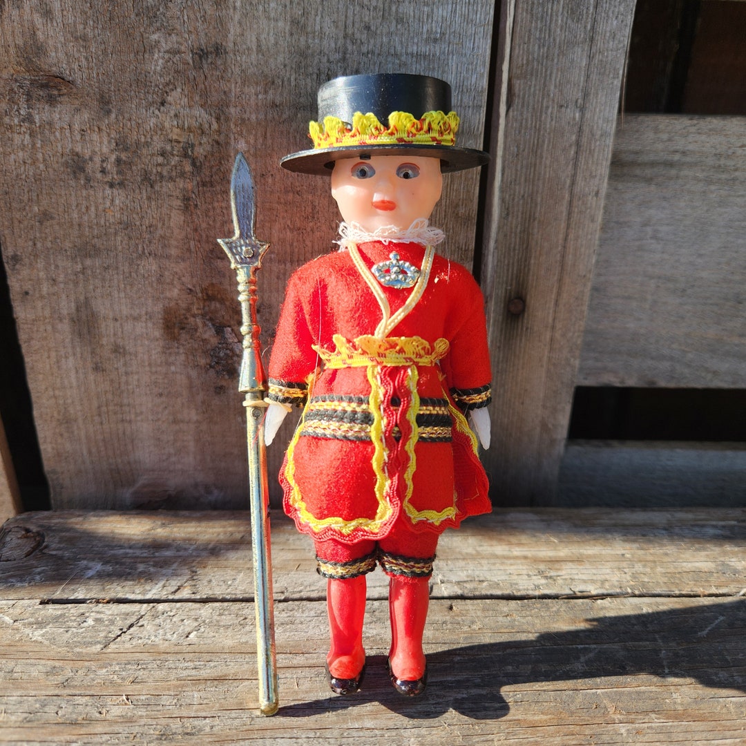 Doll, Sleepy Eye Guard, Uniformed Soldier Figurine, Beefeater Guard ...