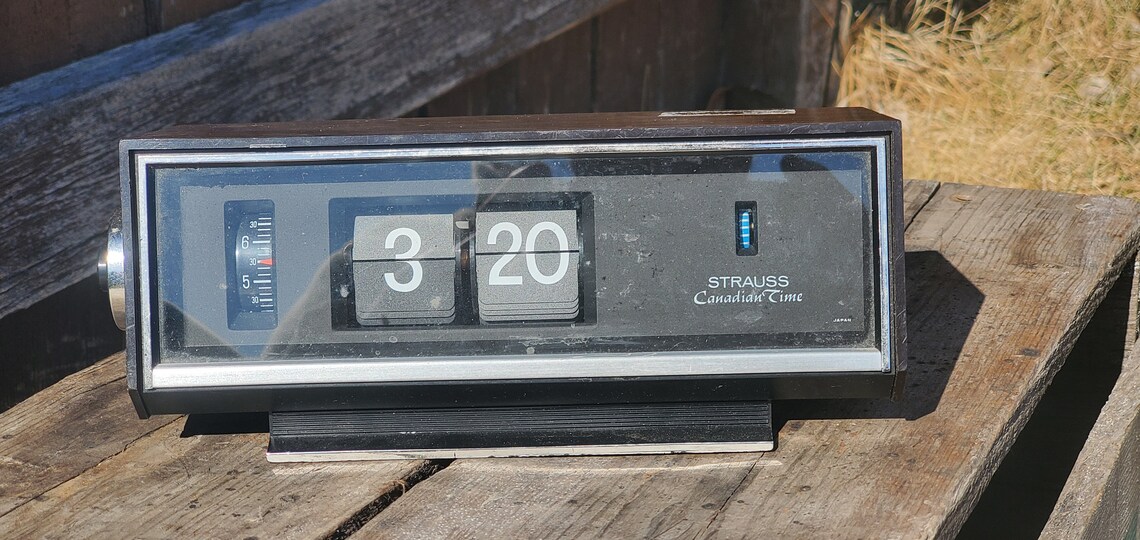 Flip Alarm Clock, Strauss Model 100, Vintage - Etsy