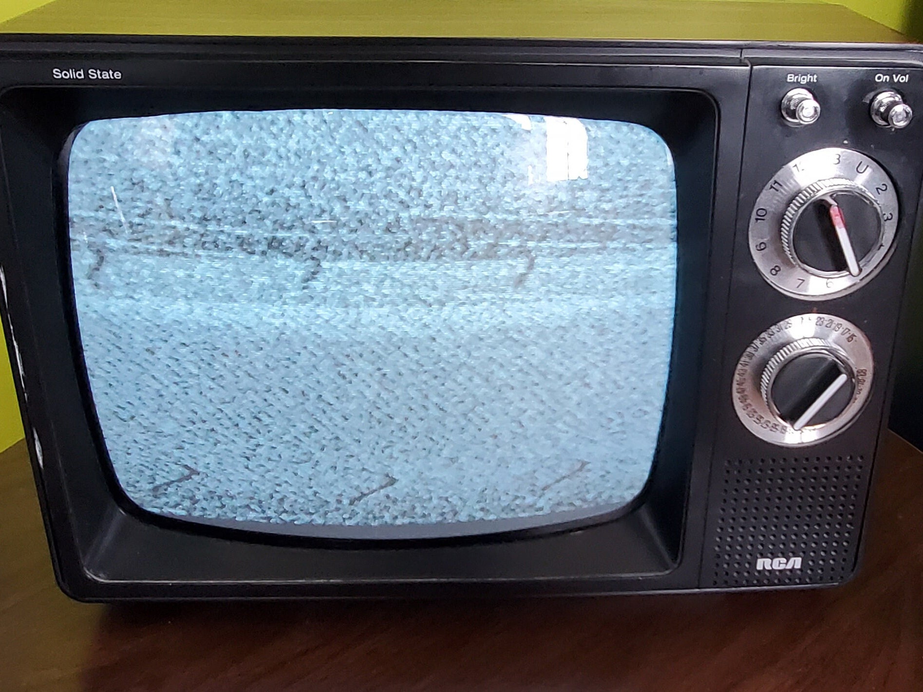 Vintage Portable CRT Television RCA Made in 1983. - Etsy