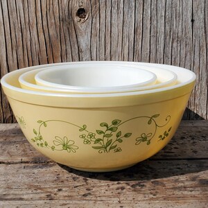 Pyrex Mixing Bowls, Set of 3, Shenandoah Pattern, Cream and Green ...