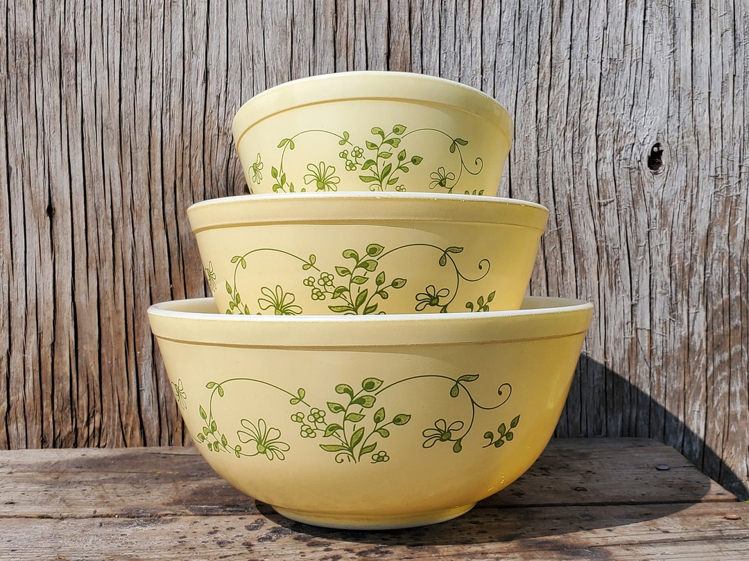 Pyrex Mixing Bowls, Set of 3, Shenandoah Pattern, Cream and Green ...