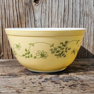 Pyrex Mixing Bowls, Set of 3, Shenandoah Pattern, Cream and Green ...
