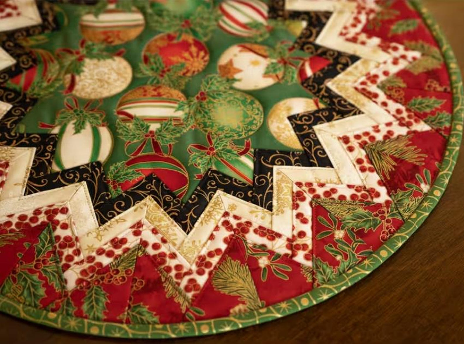 Point of View Folded Star Table Topper Pattern - by Plum Easy Patterns ...