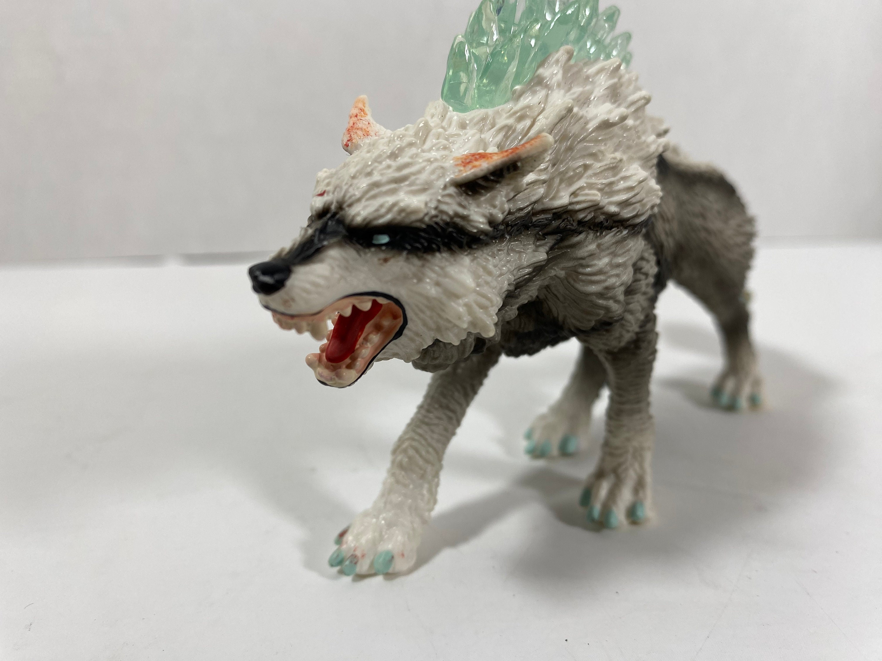 Schleich Eldrador Snow Wolf Toy Figure - Collectible | Display Item ...
