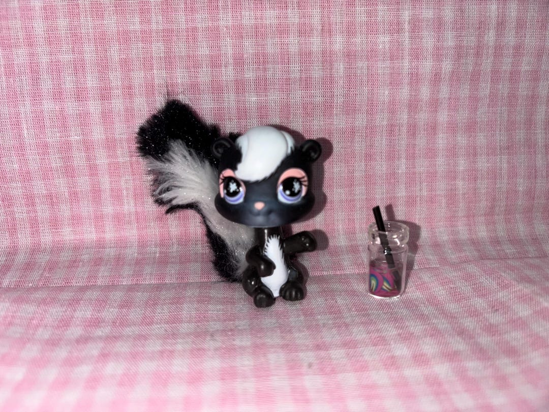 Discontinued Rare LPS Littlest Pet Shop Fluffy Tail Skunk With Fruit ...