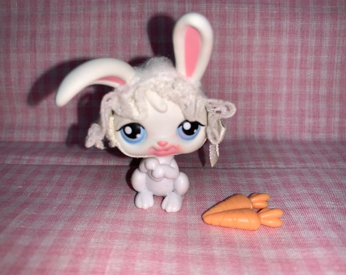 Discontinued Rare LPS Littlest Pet Shop Rabbit With Hat Carrots (011 ...