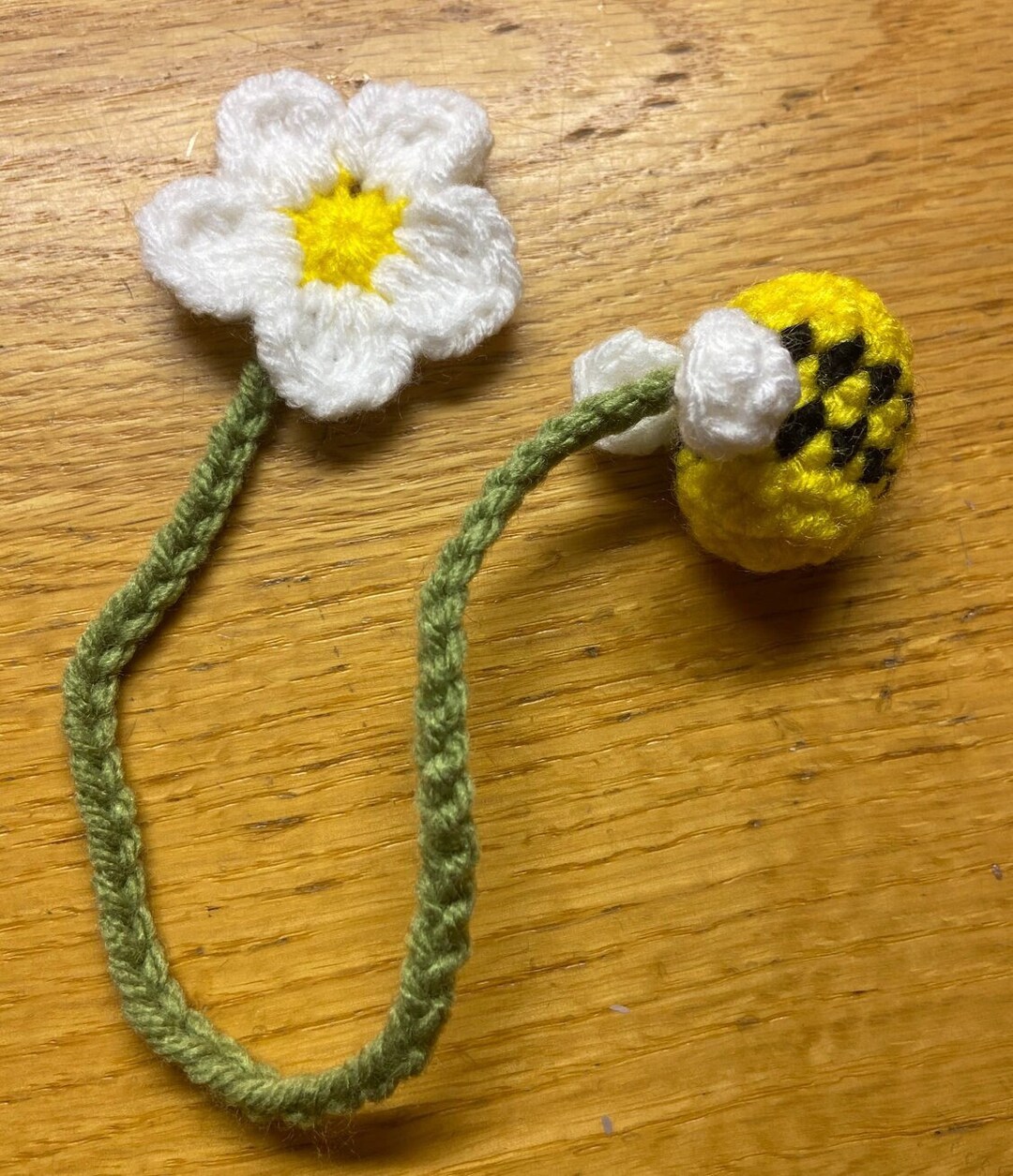 Crochet Flower and Bee Bookmark Pattern - Etsy