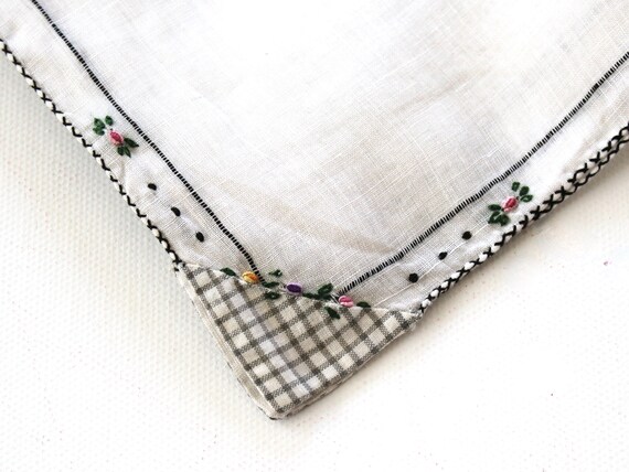 1930s Fine Linen Hand Embroidered Handkerchief Bundle… - Gem