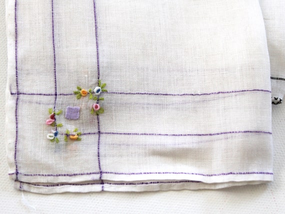 1930s Fine Linen Hand Embroidered Handkerchief Bundle… - Gem