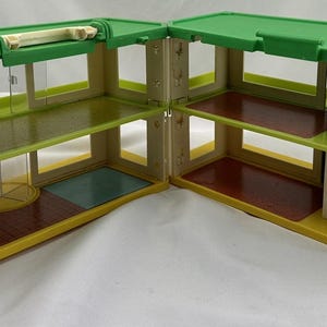 1974 Playskool Holiday Inn Playset Familiar Places Good Condition FREE ...