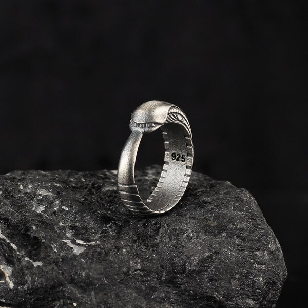 Alien Ring - Etsy
