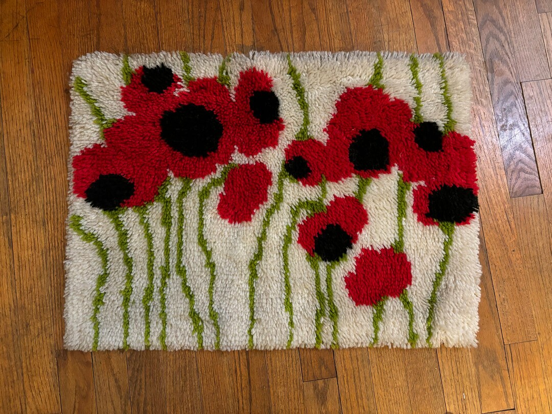 Red Poppy Flower Latch Hook Rug Red White Black Green Latch Hook Wall ...