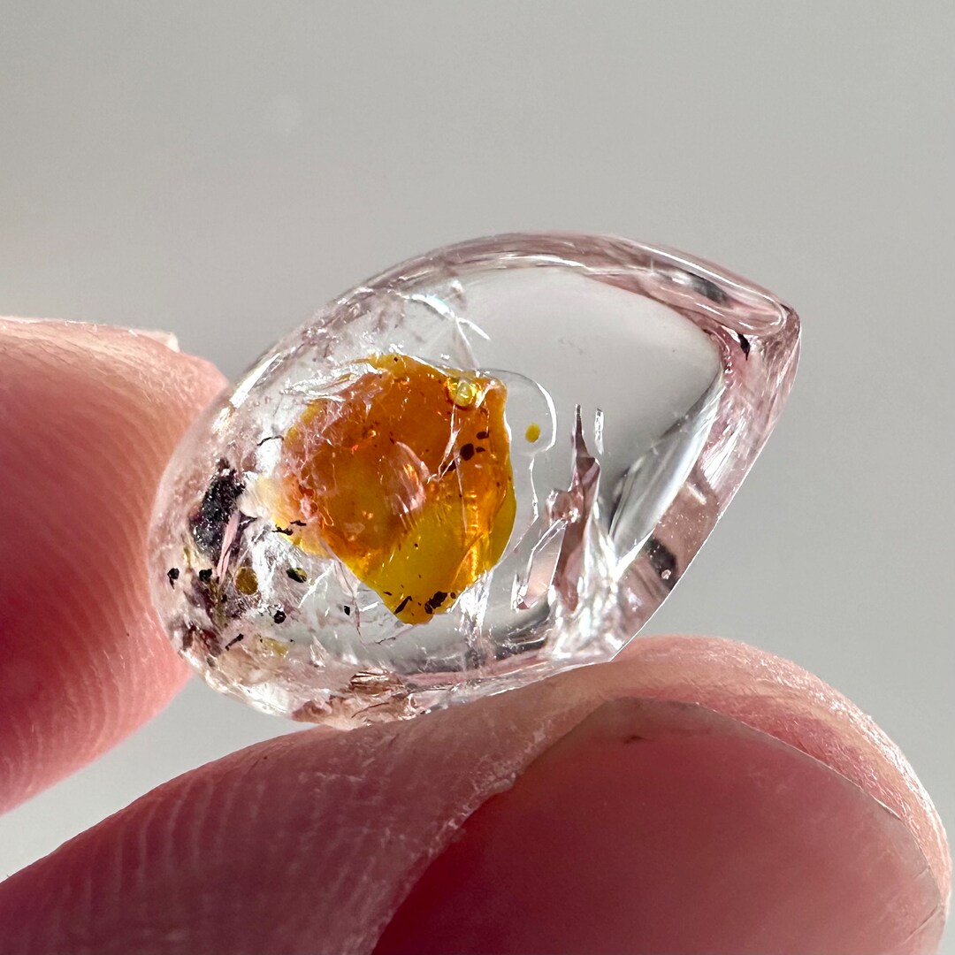 Rare Fluorescent Golden Enhydro Quartz Cabochon W/ Very Mobile Moving ...