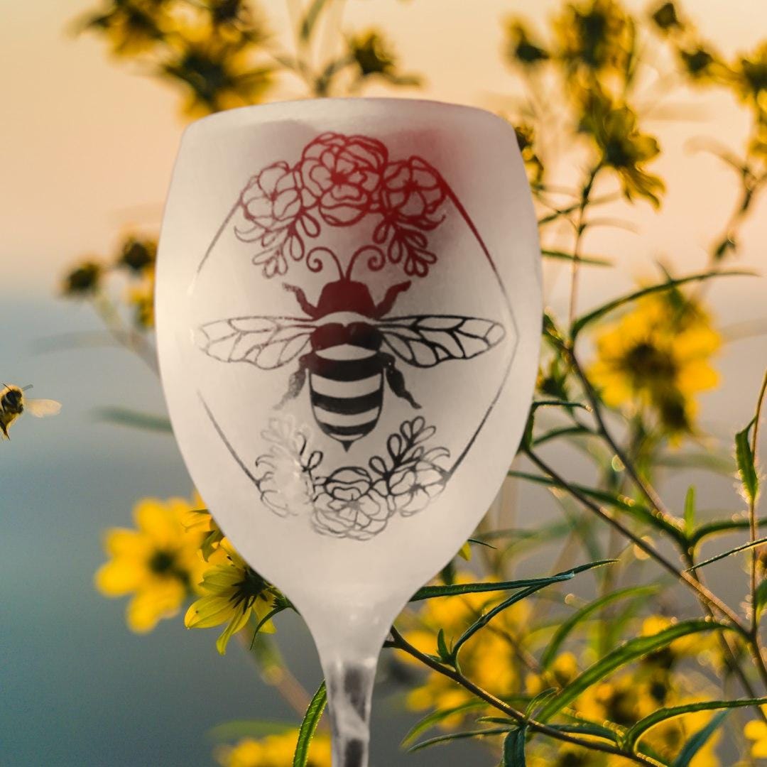 Engraved Bumble Bee Glassware With a Beautiful Flower Design Gin Glass ...
