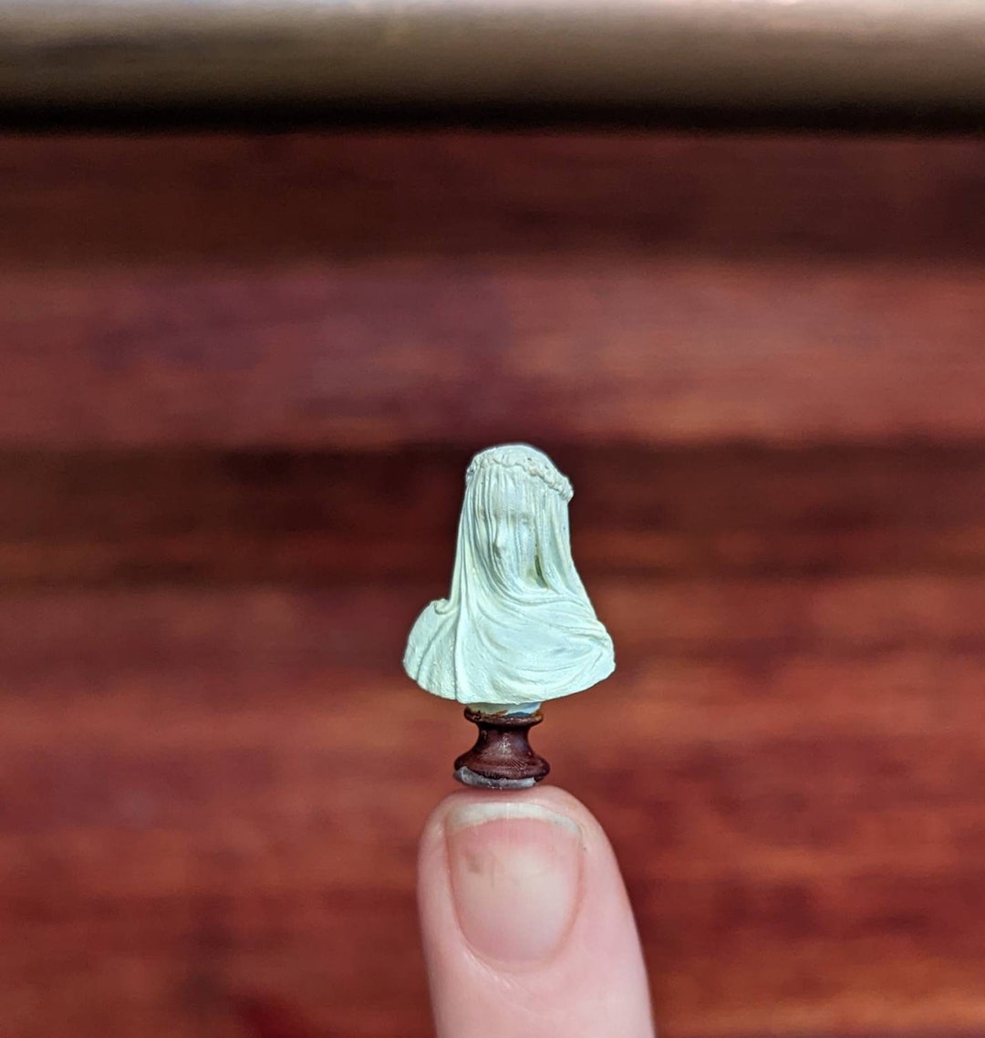1:24/12 Scale Dollhouse Miniature Veiled Lady Bust for Display in Doll ...