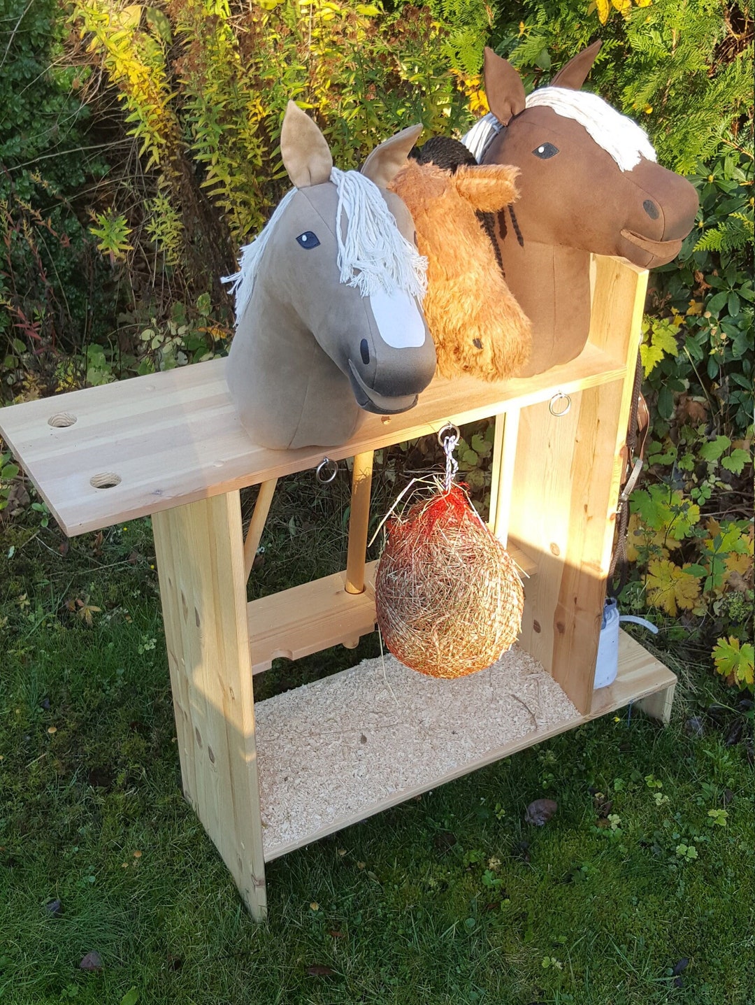 Hobbyhorsestall / -Sattelplatz / -Putzplatz für 3 Pferdchen - Bausatz ...