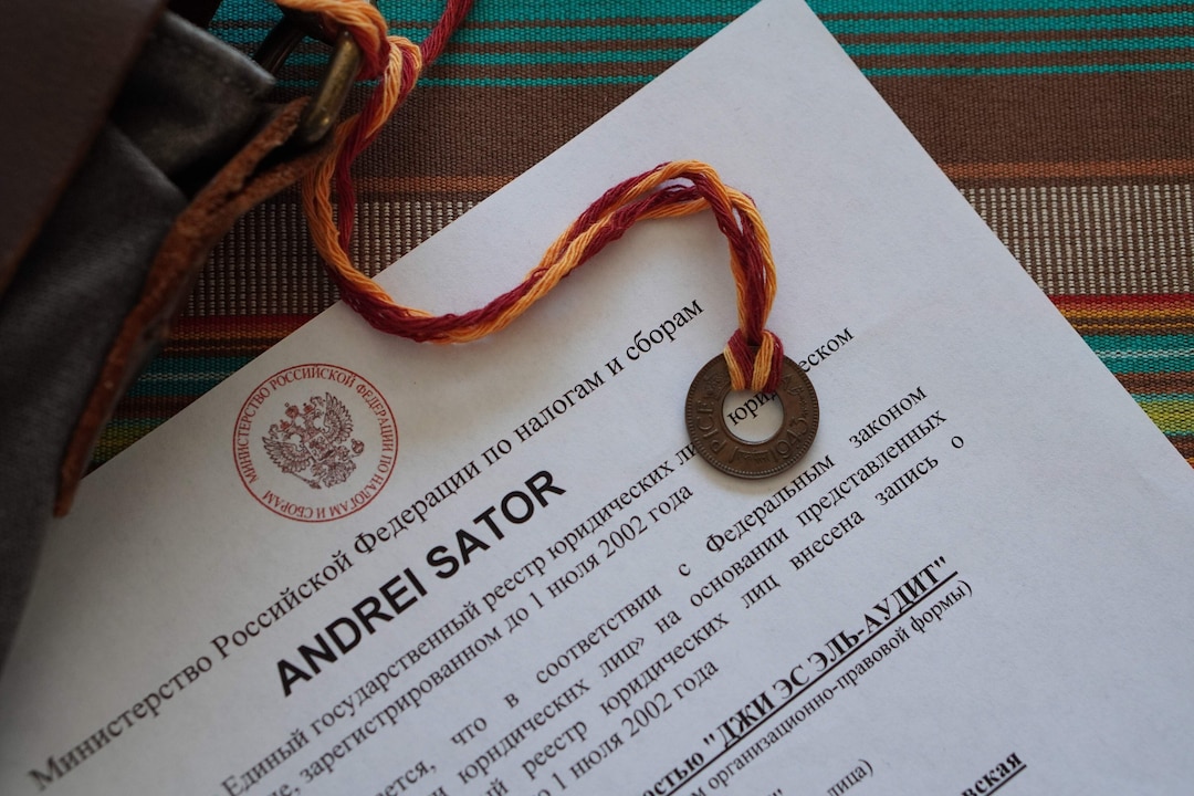 Tenet Neil Charm | 1943 Indian 1 Pice Coin Bound by Mauli Sacred Thread ...