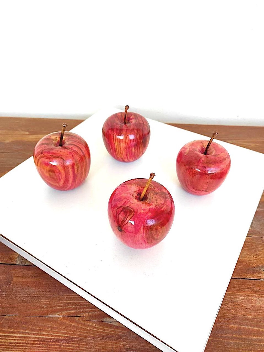 Red apples in olive wood Fruit in wood Wooden apples - Etsy België