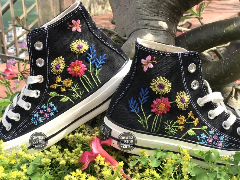 Embroidered Converse/ Converse Embroidered Flowers/ Converse - Etsy