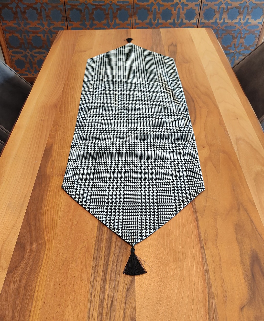 Black and White Goose Foot Pattern Runner, Presentation, Home ...