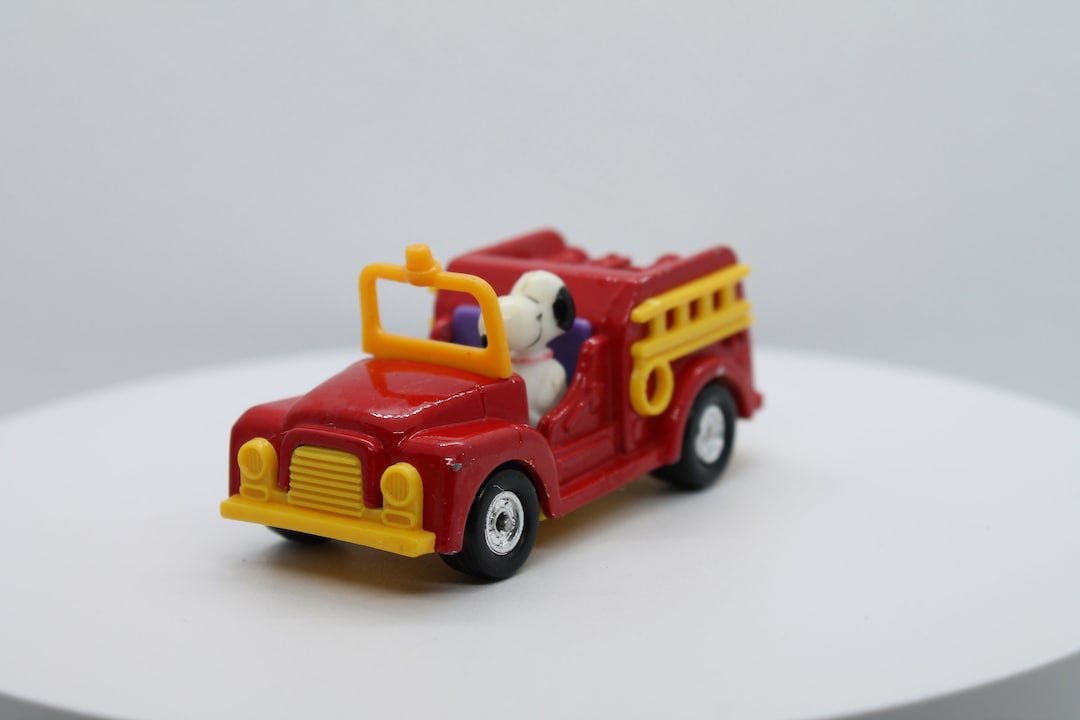 1982 Aviva Peanuts Snoopy Fire Truck - Etsy