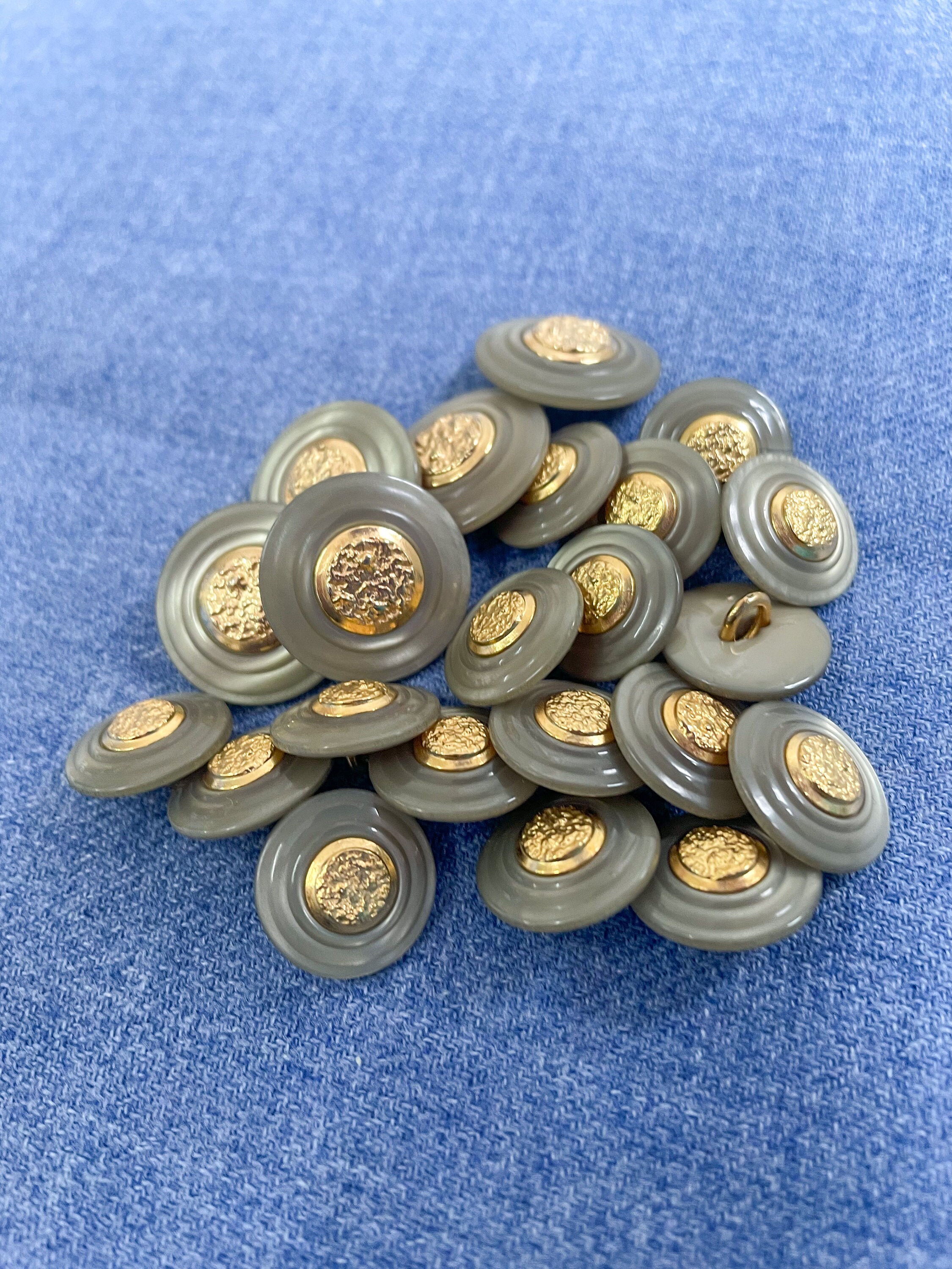 Set of 22 Buttons, Vintage Olive Green and Gold Buttons, Mixed Sizes ...