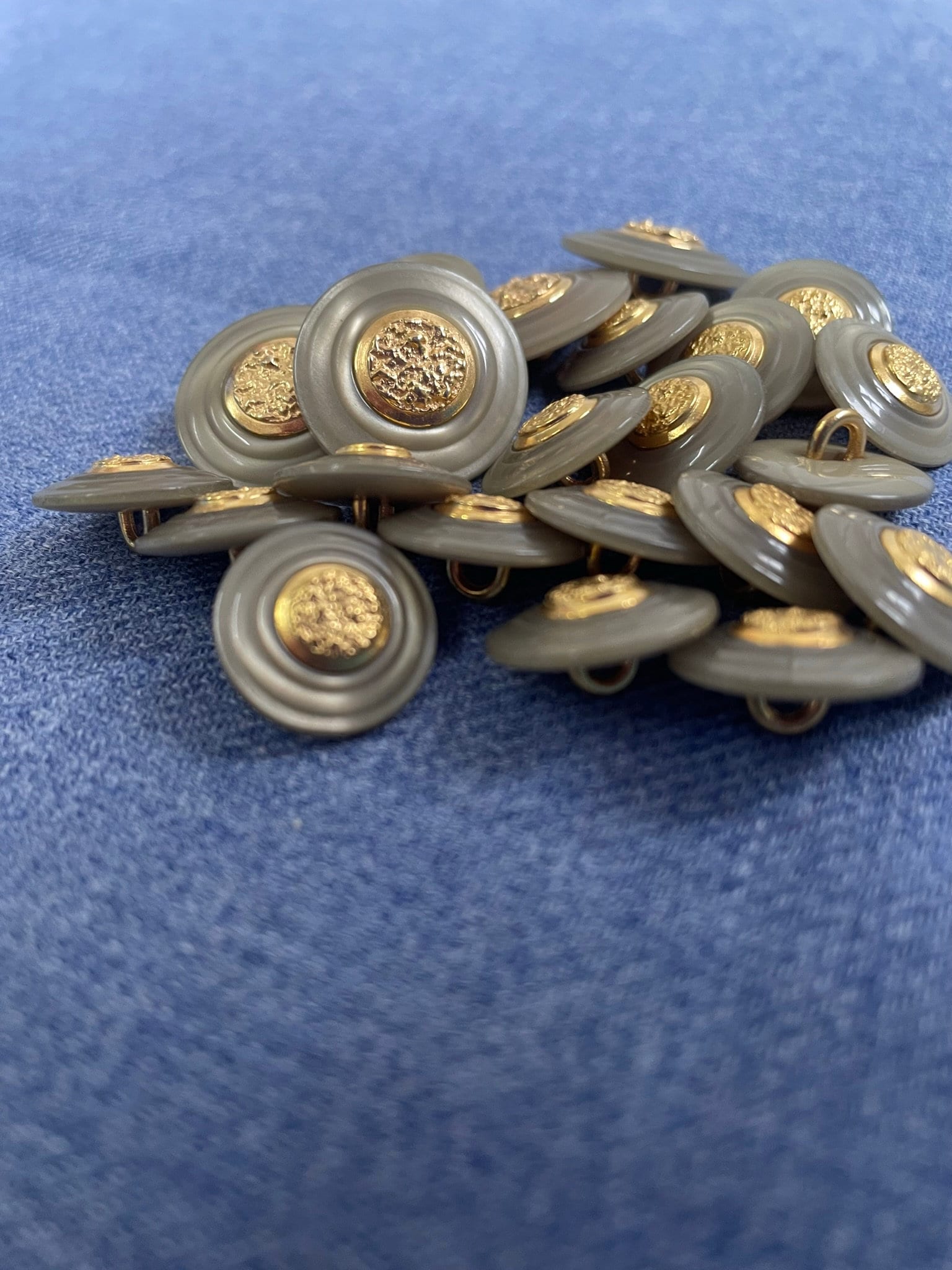 Set of 22 Buttons, Vintage Olive Green and Gold Buttons, Mixed Sizes ...
