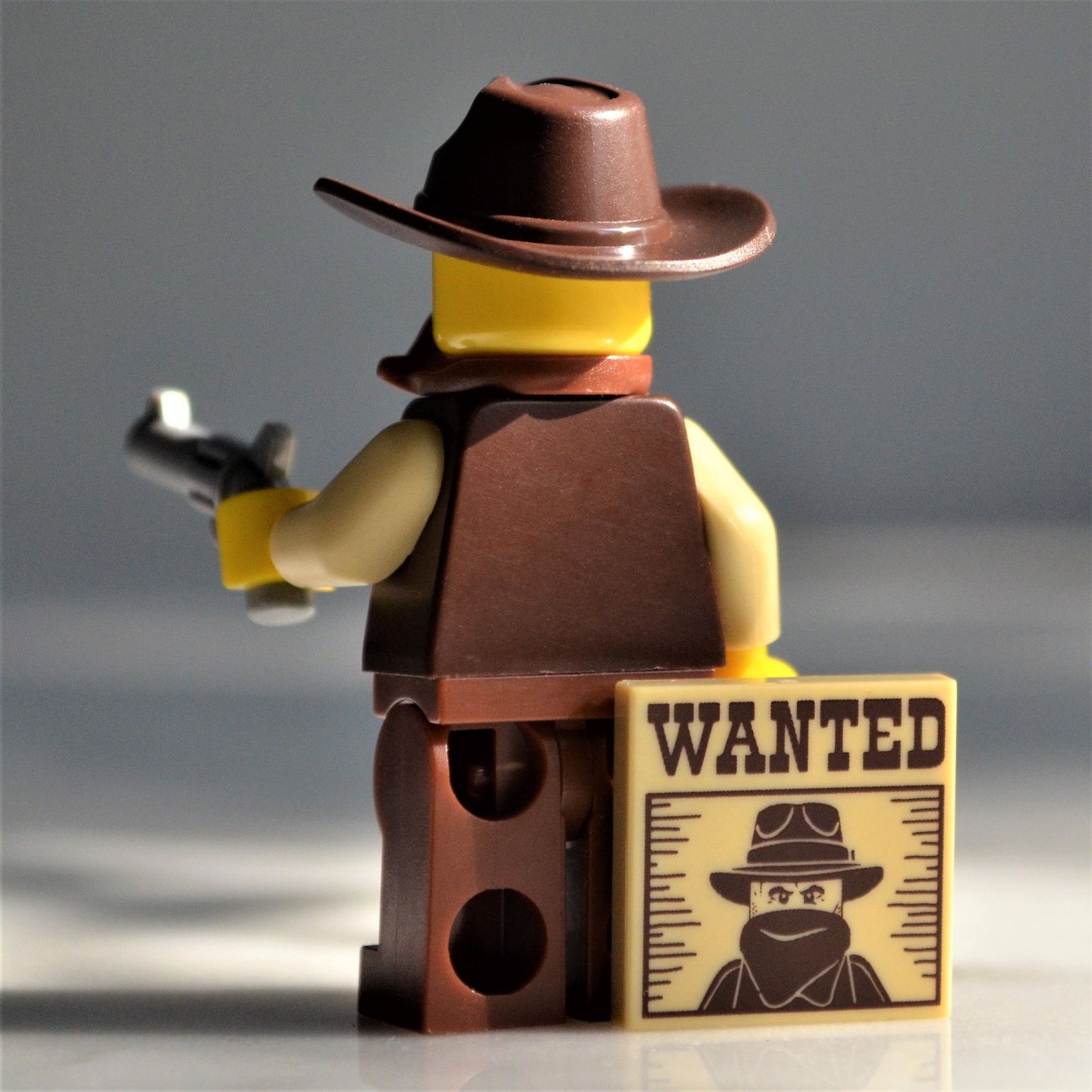 Sheriff - Genuine LEGO® Minifigure / With Revolver and WANTED Poster ...