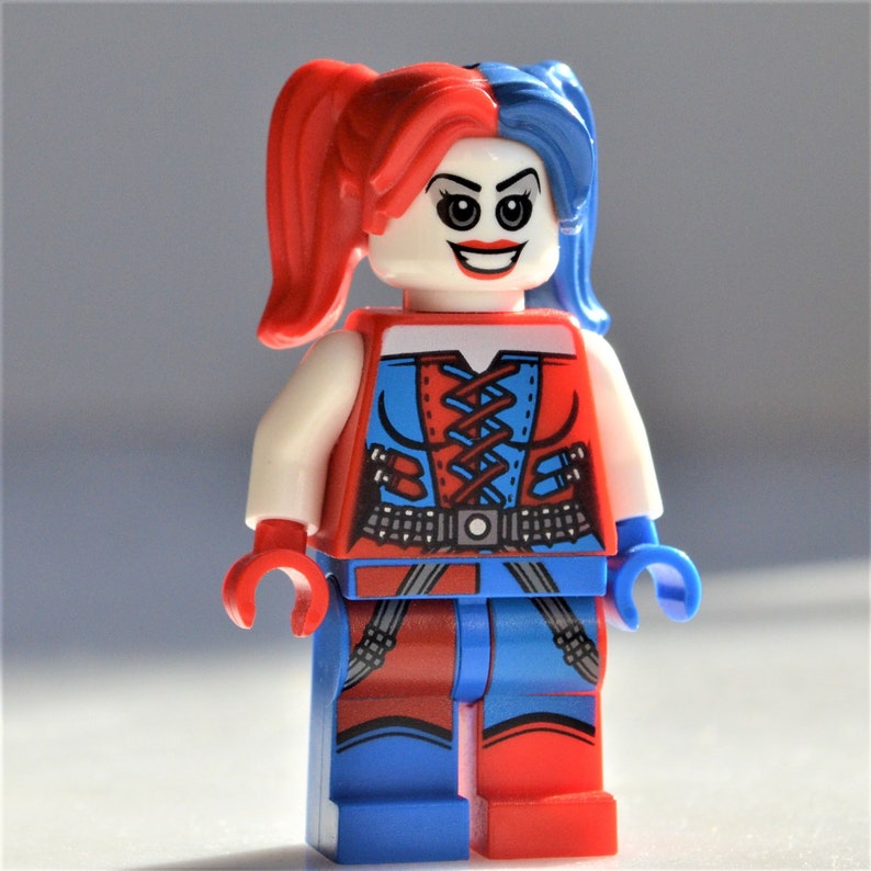 Harley Quinn - Genuine LEGO® Minifigure - 2016 Version // Blue & Red ...