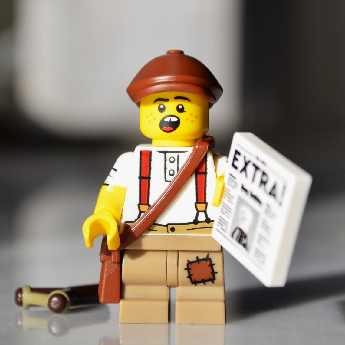 Newspaper Kid Genuine LEGO® Minifigure / With EXTRA Paper Messenger Bag ...
