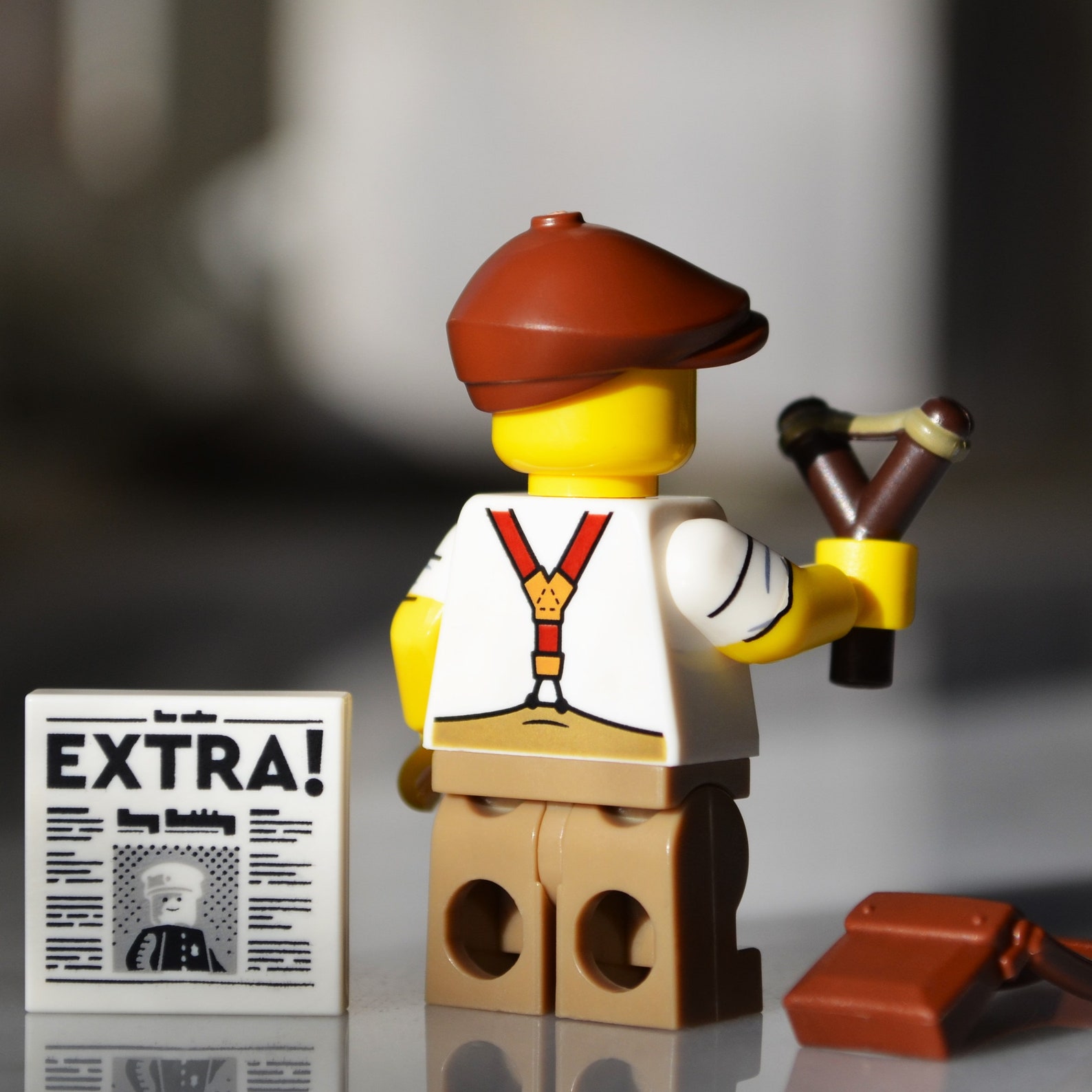Newspaper Kid Genuine LEGO® Minifigure / With EXTRA Paper Messenger Bag ...